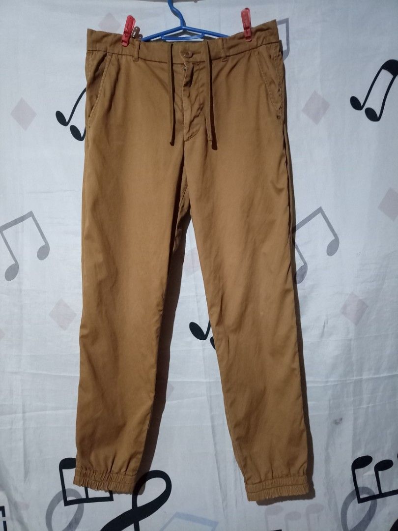 UNIQLO JAGGER PANTS, Men's Fashion, Bottoms, Joggers on Carousell