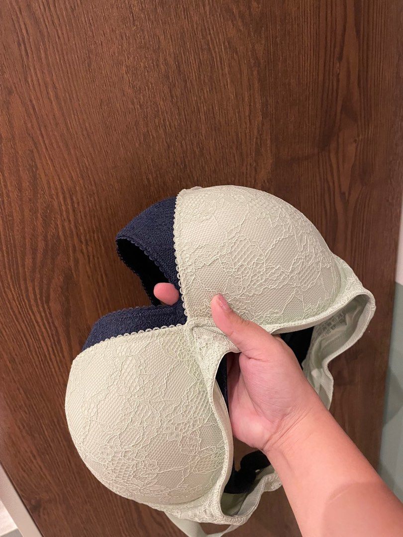 Uniqlo Wireless Bra Shape Lift, Women's Fashion, New Undergarments ...