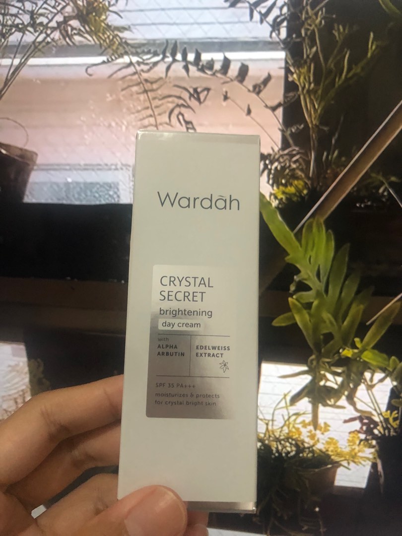 Wardah Crystal Secret Day Cream, Kesehatan & Kecantikan, Kulit, Sabun ...