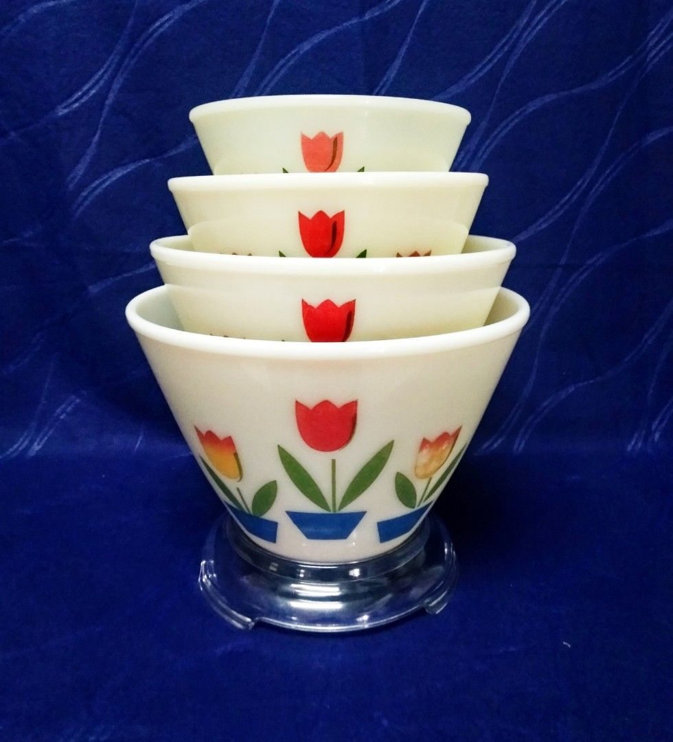 1940's Fire King/ Fireking Tulips on Ivory White Splashproof Mixing ...