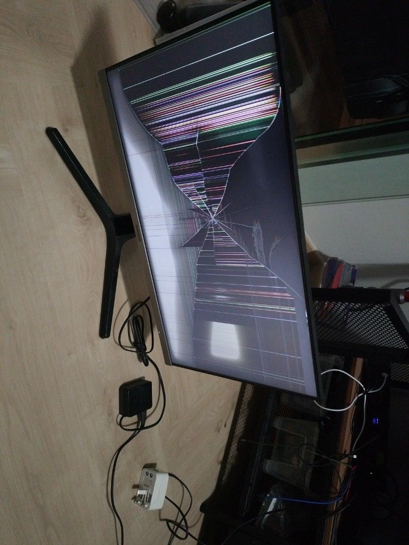 27" samsung monitor BROKEN, Computers & Tech, Desktops on Carousell