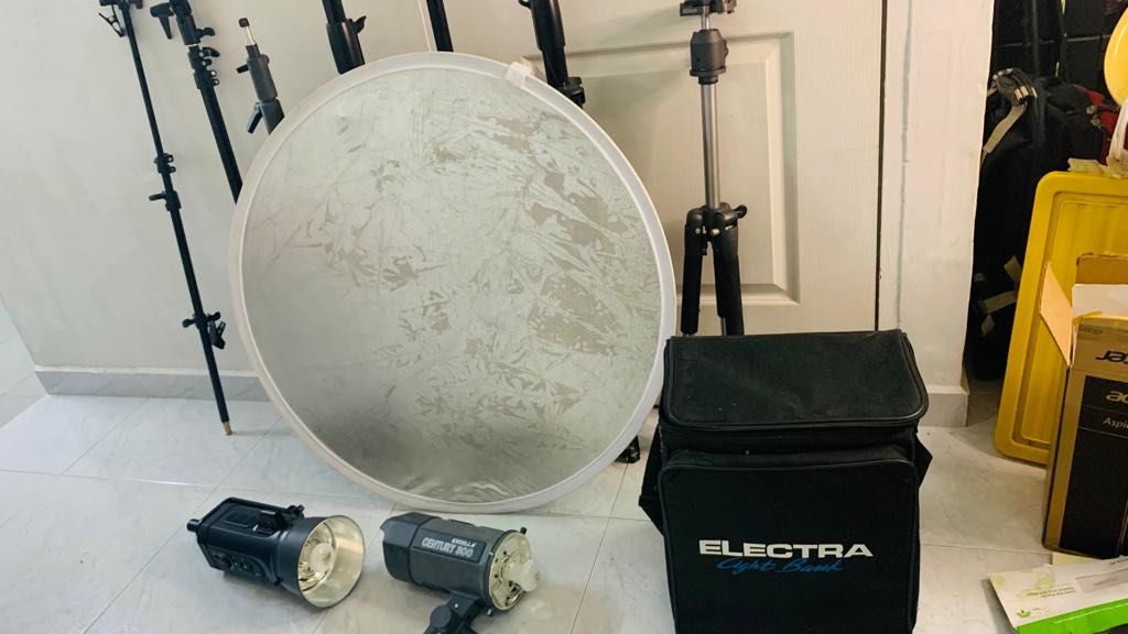 "$200 all in. "Strobe lights stand with lights and case, Photography ...