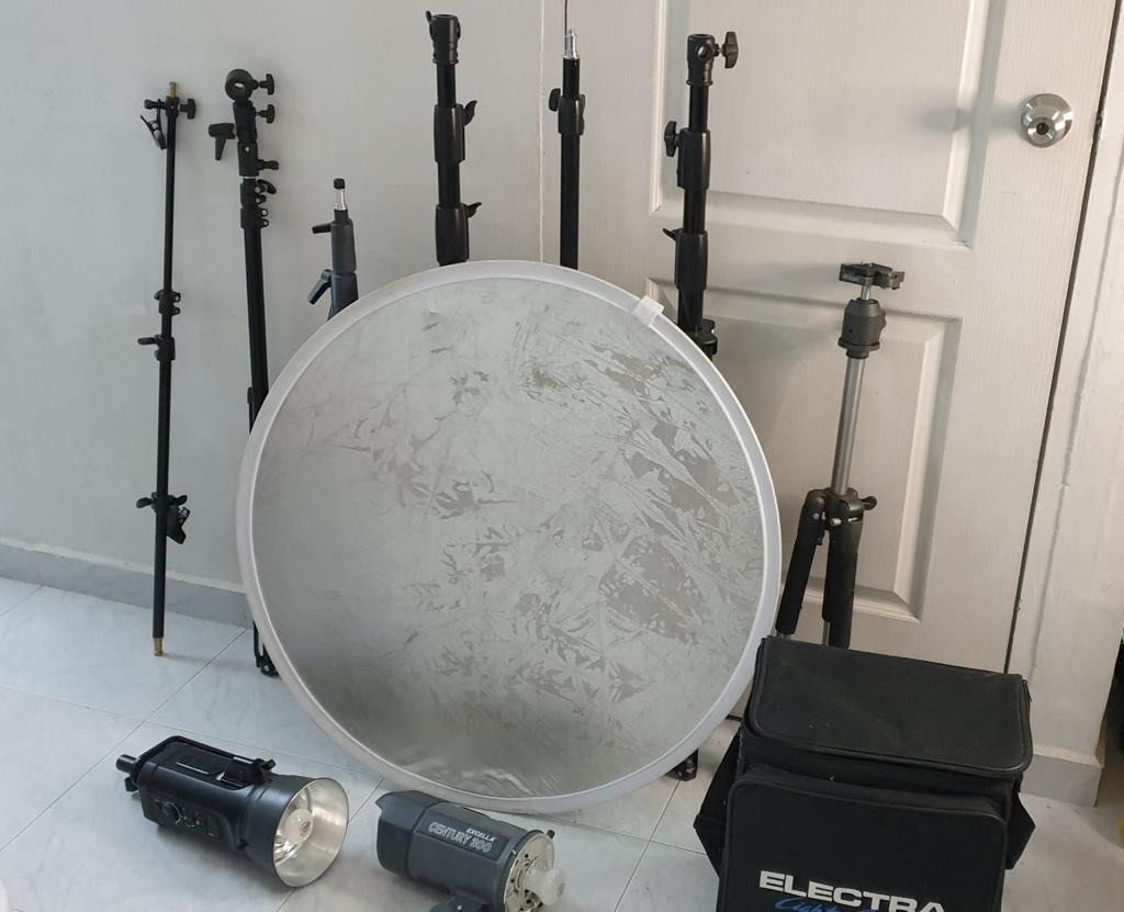 "$200 all in. "Strobe lights stand with lights and case, Photography ...