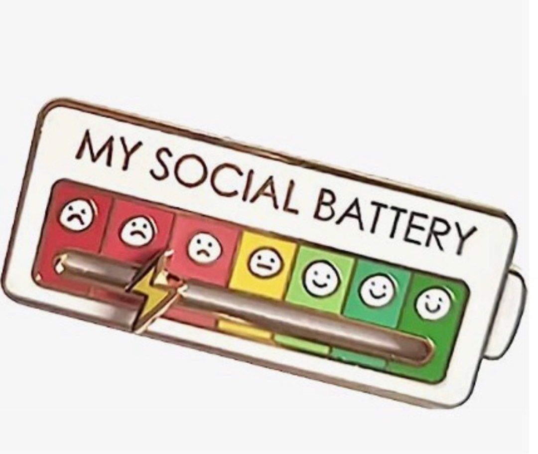 社交能量扣針 My Social Battery Pin, 其他, 其他 - Carousell