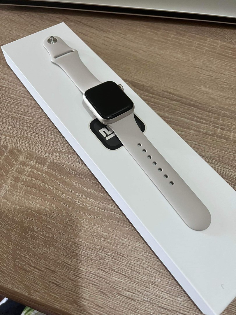 Apple Watch SE (Starlight Aluminum) on Carousell