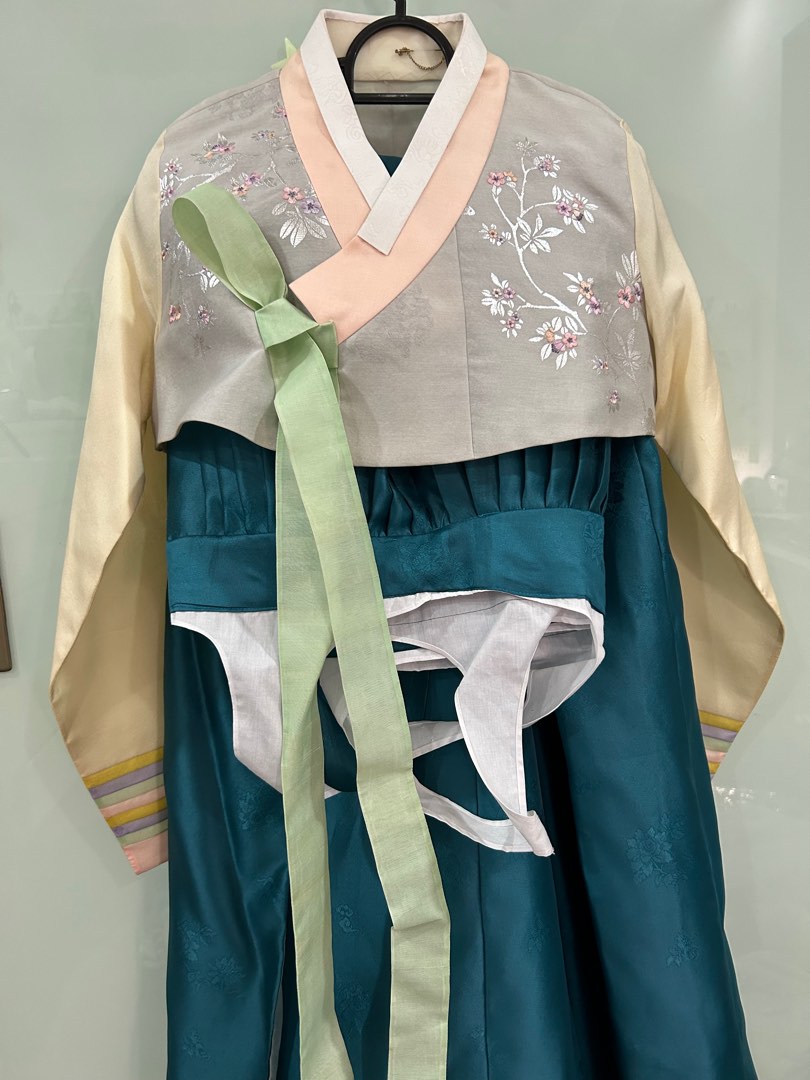 Authentic traditional Hanbok set, Women's Fashion, Dresses & Sets ...