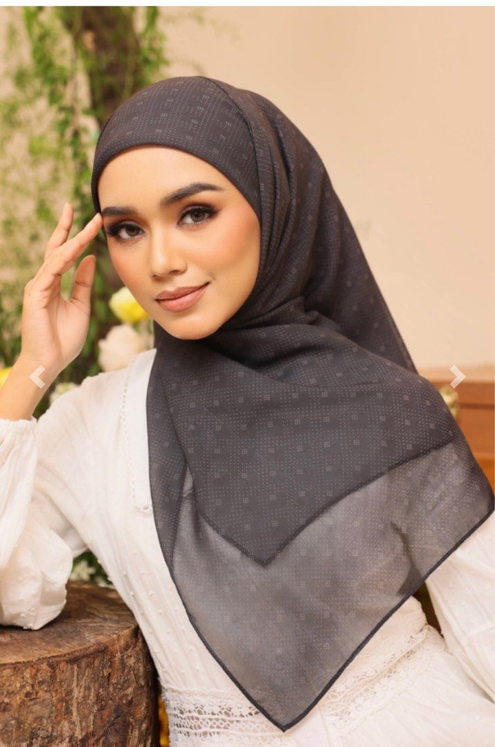 Cleo by Thalia Sisters in black, Women's Fashion, Muslimah Fashion ...