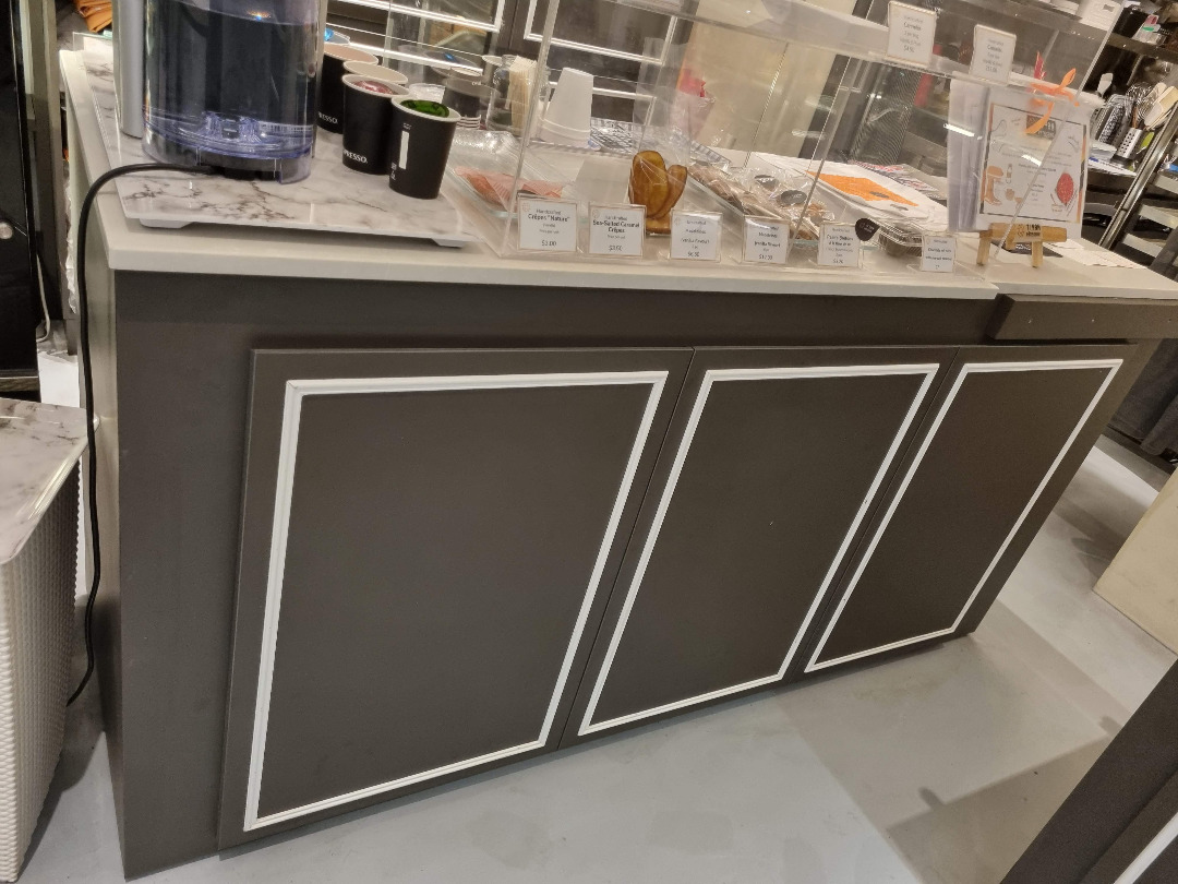 Counter Service cabinet with silestone - ideal for shop or even big ...