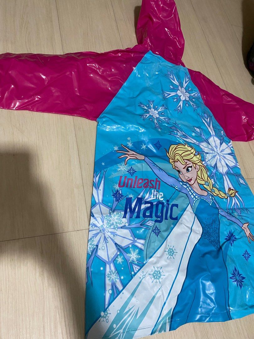 Frozen Raincoat, Babies & Kids, Babies & Kids Fashion on Carousell