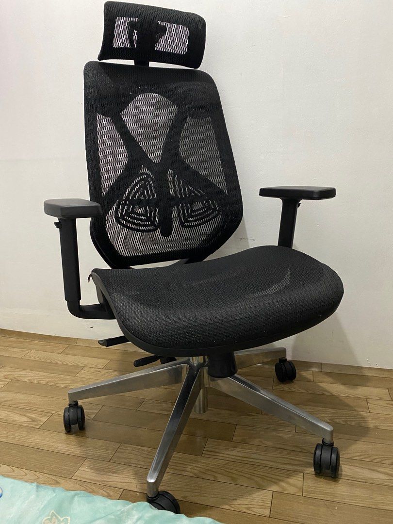 FURNITURA ERGONOMIC CHAIR on Carousell