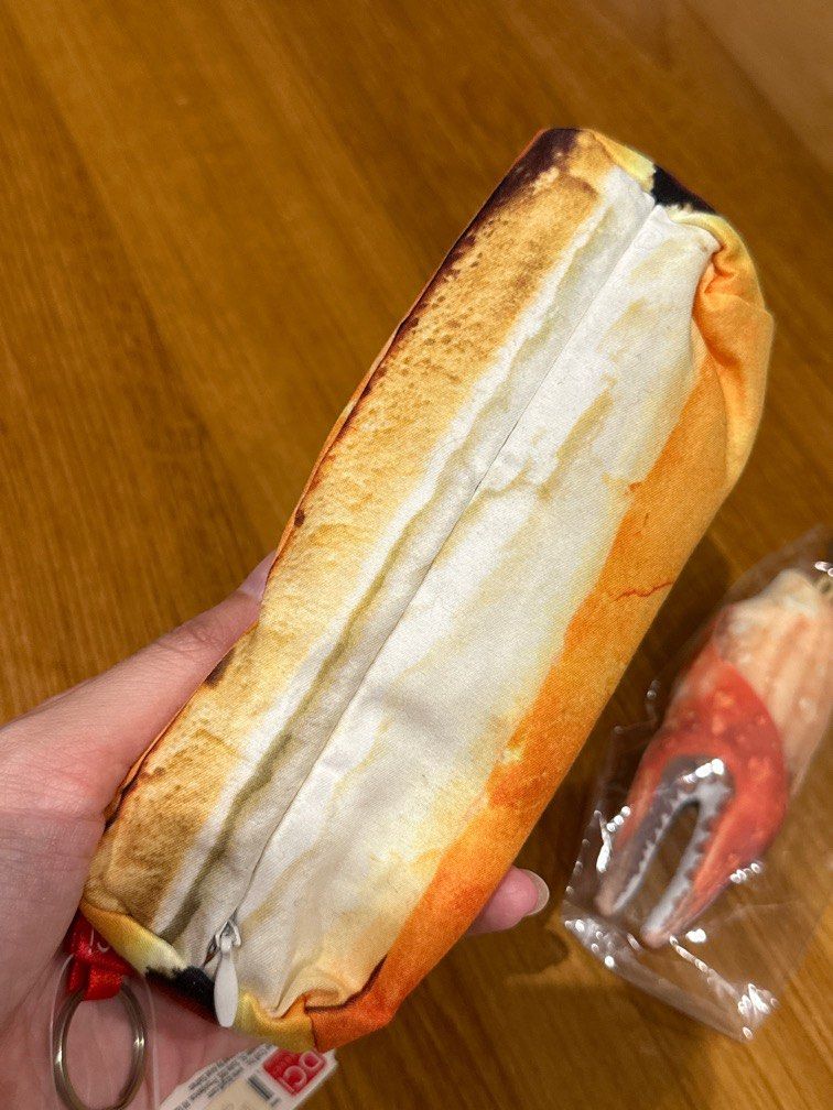 Hyper realistic hotdog bun pencil case and crab claw keychain, Hobbies ...