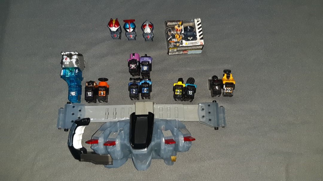 Kamen Rider Fourze DX Fourze Driver + Astro Switches + Cosmic Switch on ...