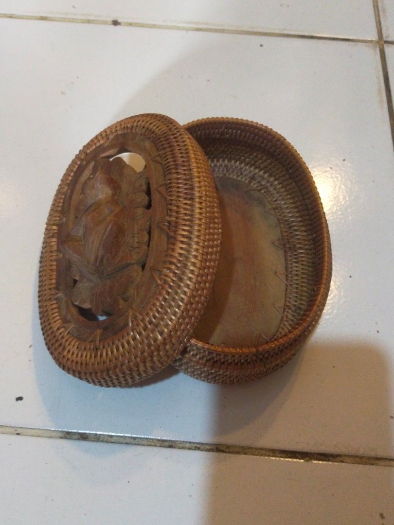 Kotak anyaman ketak dengan ukiran kayu., Desain & Kerajinan Tangan ...