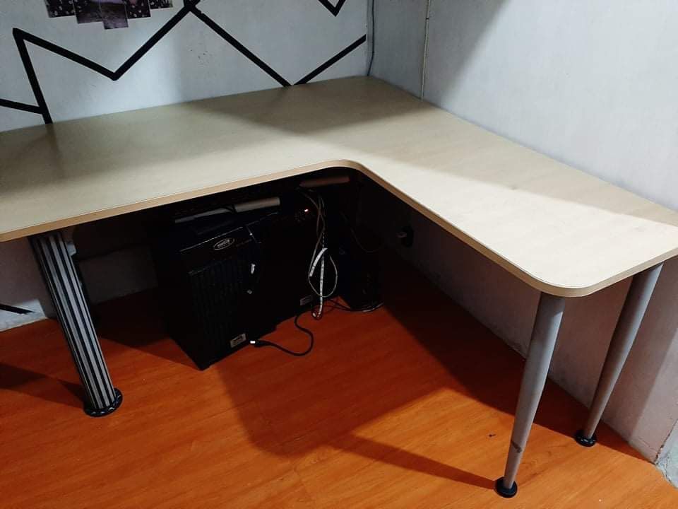 L shape office/gaming table on Carousell
