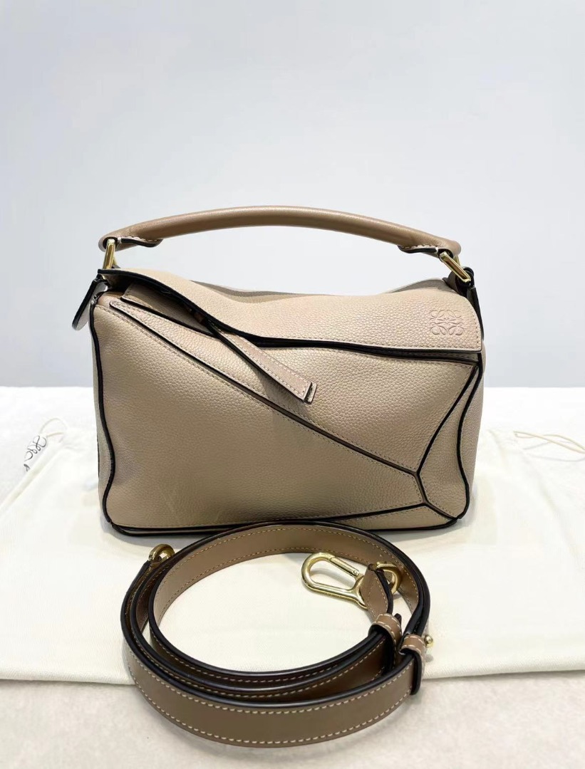 loewe puzzle sand small size, 名牌, 手袋及銀包 - Carousell