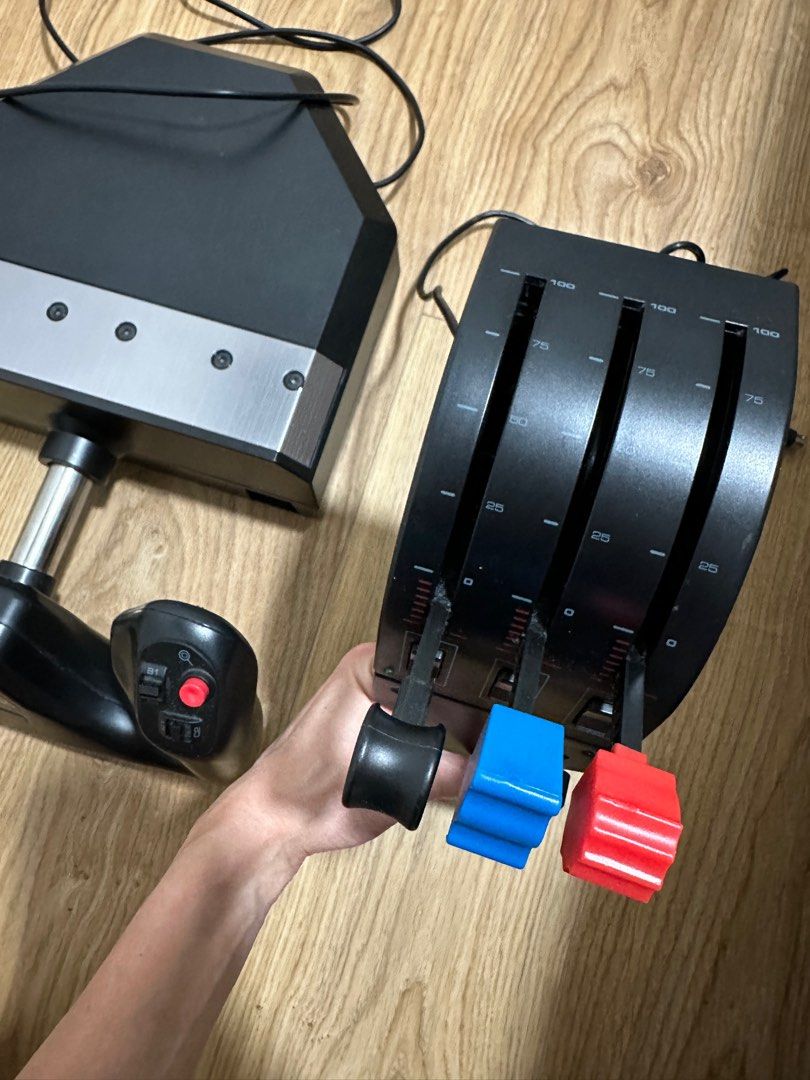 Logitech Flight Simulator Yoke System with throttle quadrant, Video ...