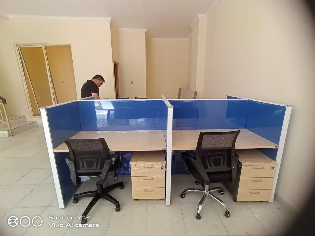 Meja kantor kubikal/ partisi full sekat, Perabotan Rumah di Carousell