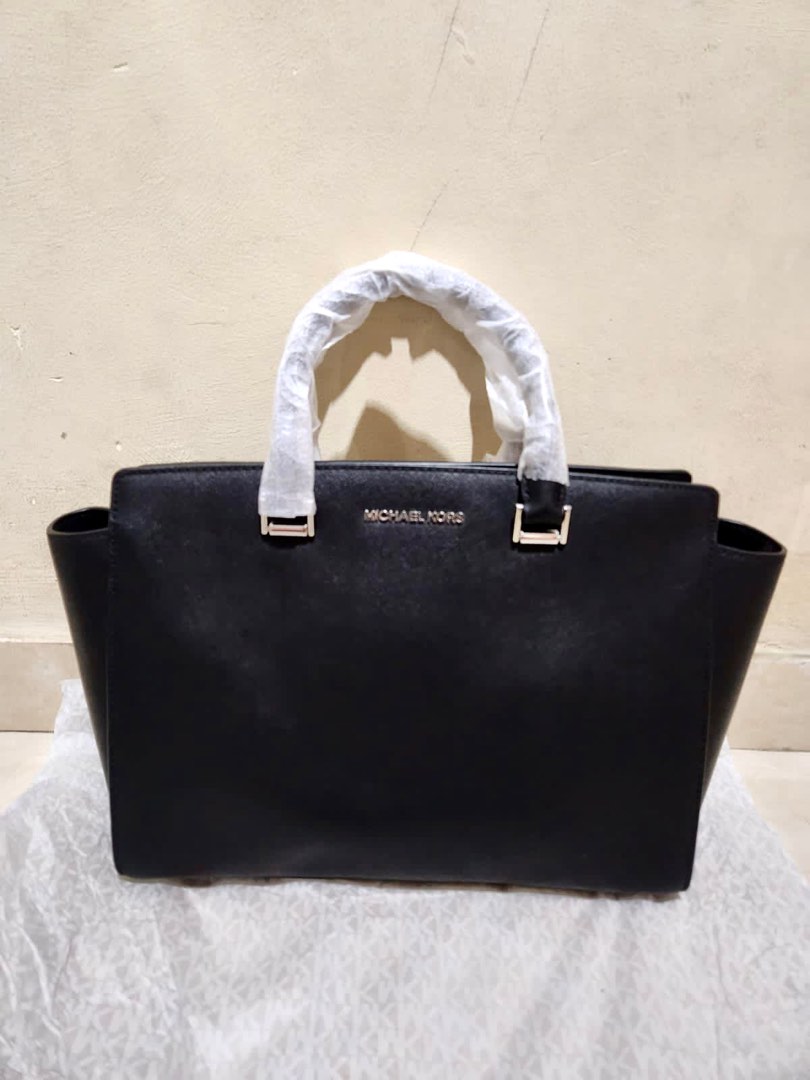 Michael Kors Selma Black Leather, Barang Mewah, Tas & Dompet di Carousell