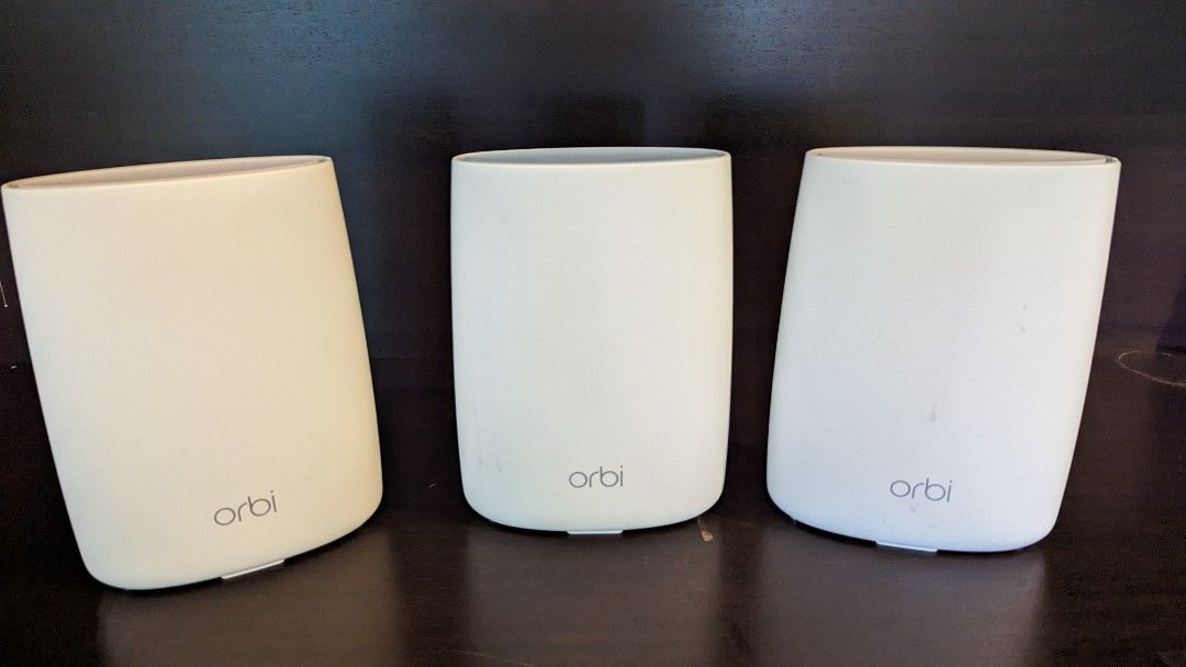 Netgear Orbit RBR50 and 2 RBS50 satellites, Computers & Tech, Parts ...