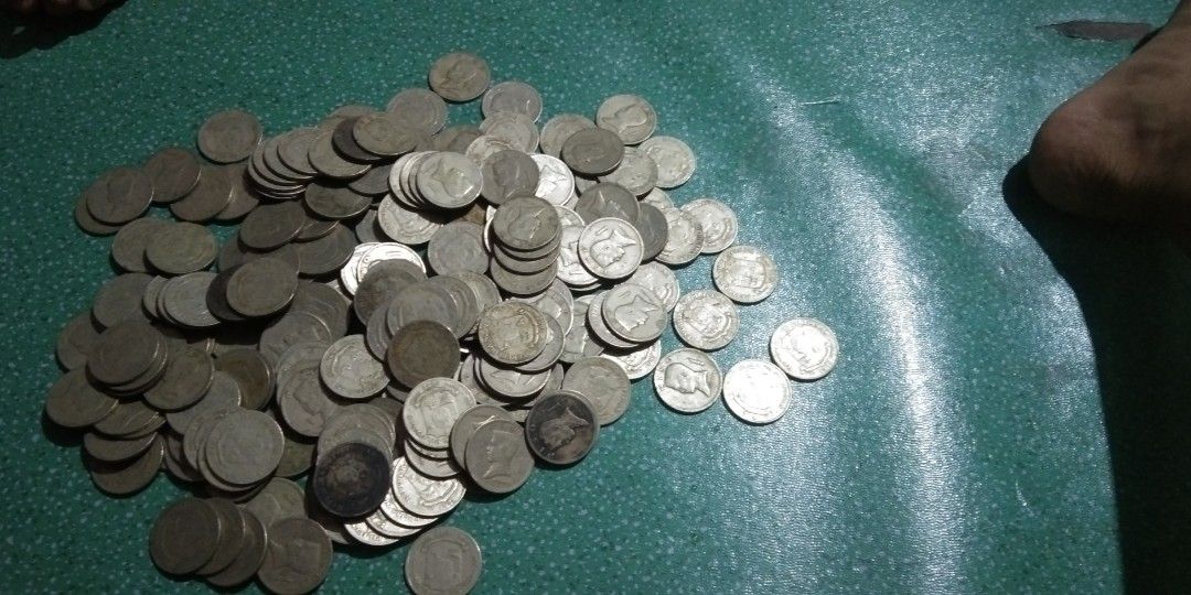 Old piso coin rizal 195 pcs. 1972 and 1974 for sell on Carousell