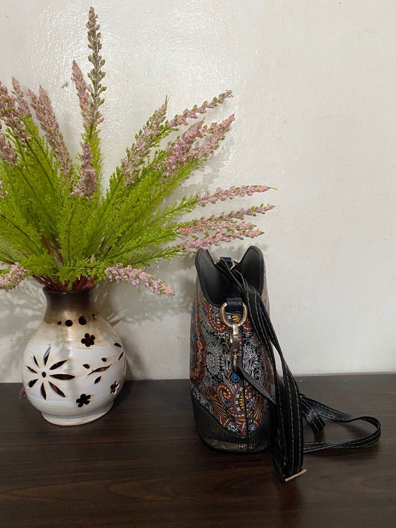 Printed Cross-Body/Sing Bag on Carousell