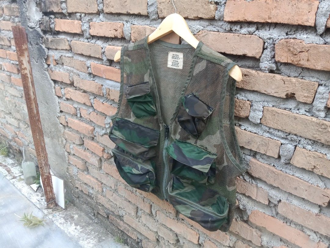 Rompi Army x vest army, Fesyen Pria, Pakaian , Baju Luaran di Carousell