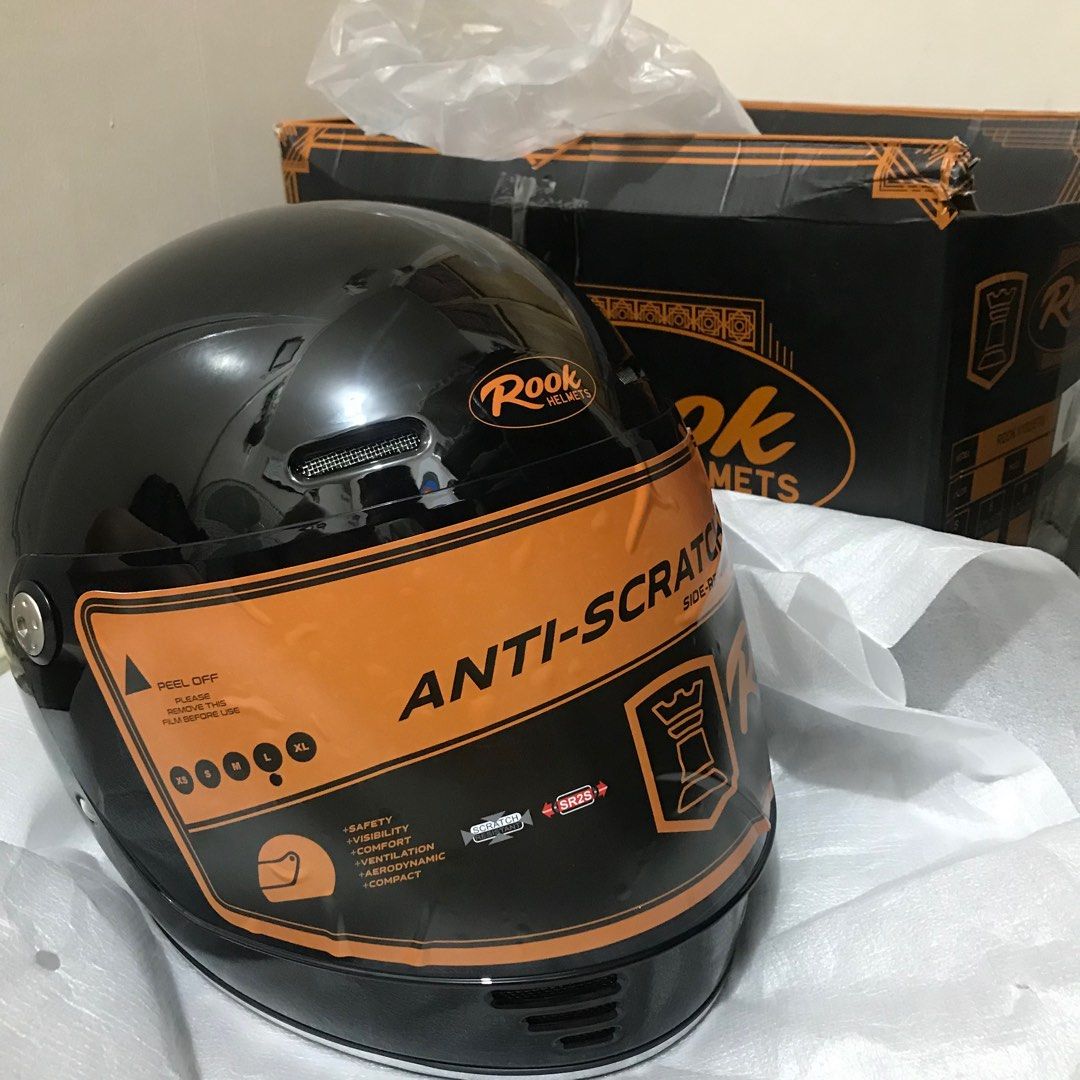 Rook V152 Gloss Black on Carousell