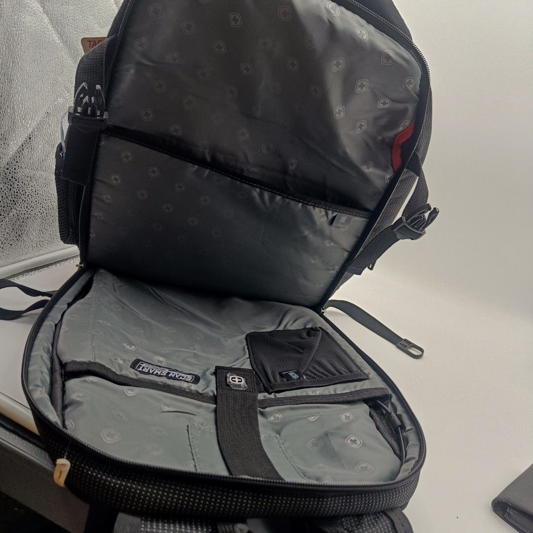 NWT SwissGear Unisex-Adult 5358 USB ScanSmart Laptop Backpack, Black ...