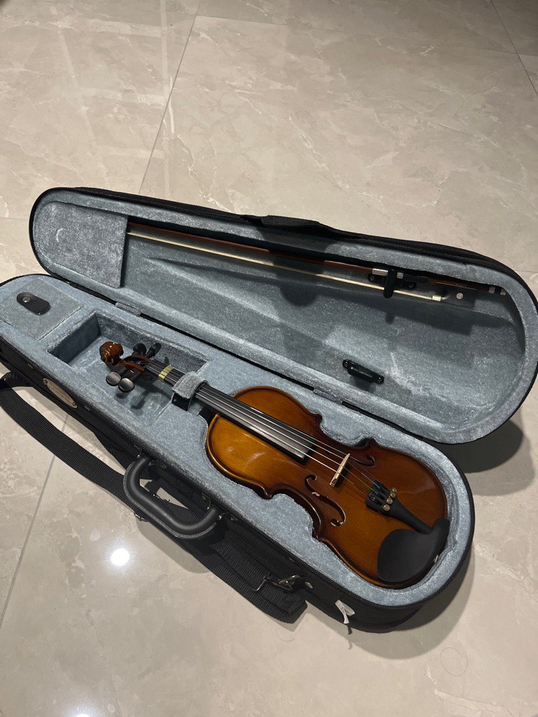 Synwin violin 1/8, Hobbies & Toys, Music & Media, Musical Instruments on Carousell