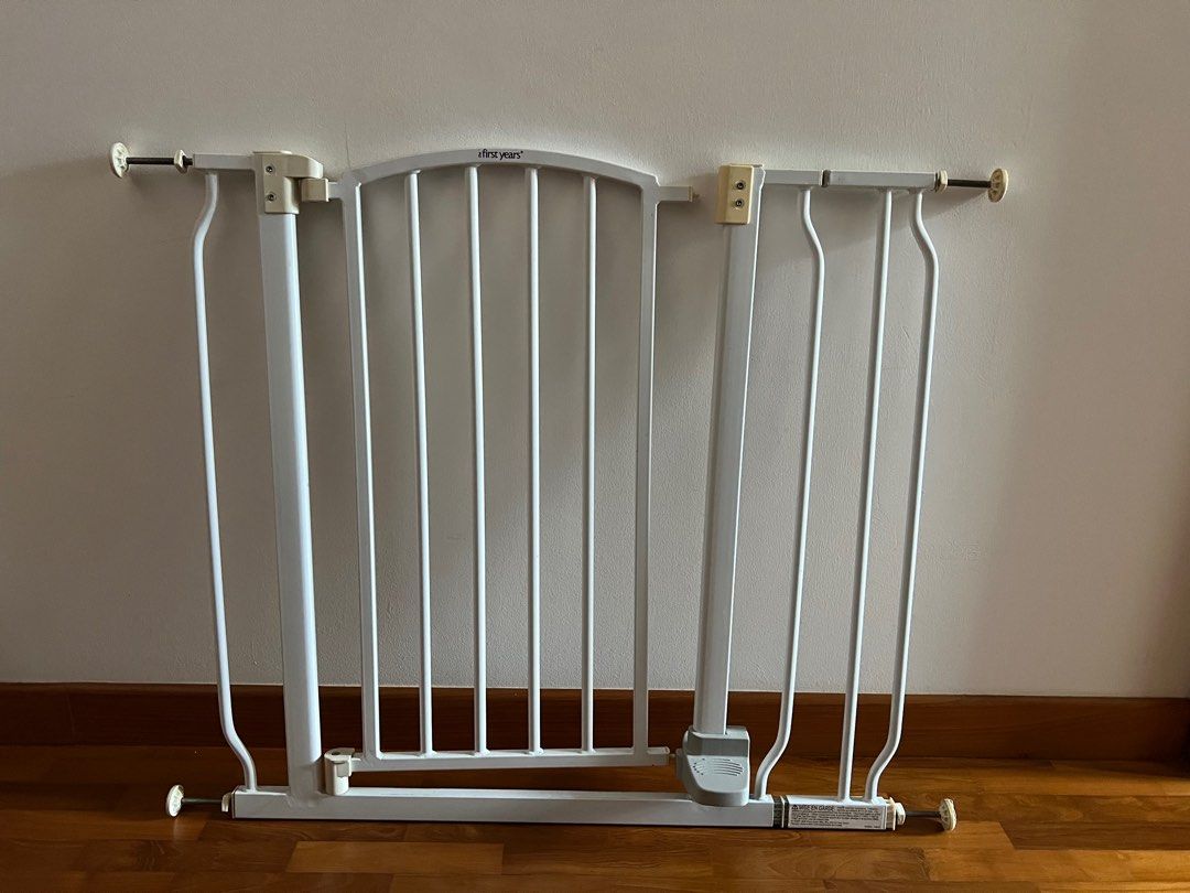 The First Years Hands Free Safety Gate with gate extension, Babies ...