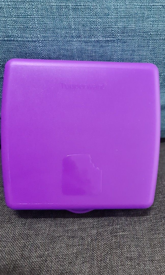 Tupperware sandwich keeper, Furniture & Home Living, Kitchenware ...