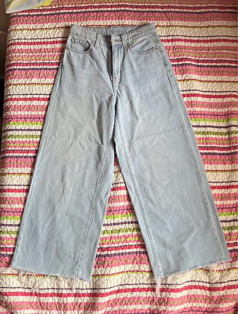 Uniqlo whitewashed jeans on Carousell