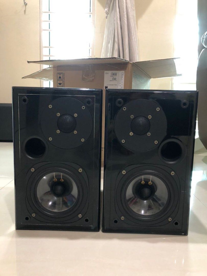 Usher S520 Bookshelf speakers and s525 centre , Audio, Soundbars ...