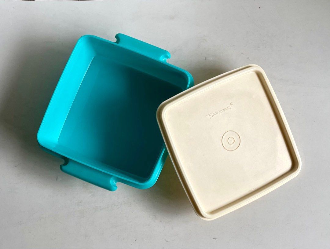 Vintage TUPPERWARE Square Away Sandwich Keeper Lunch Container ...