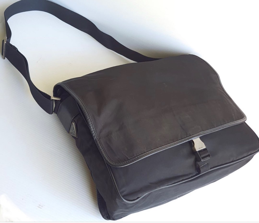 Authentic prada Messenger Bag, Fesyen Pria, Tas & Dompet , Tas ...