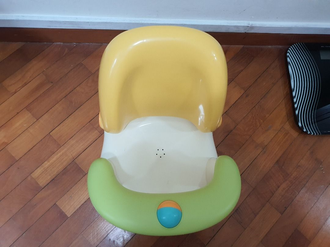 Combi Baby Shower Chair, Babies & Kids, Bathing & Changing, Bathtub ...