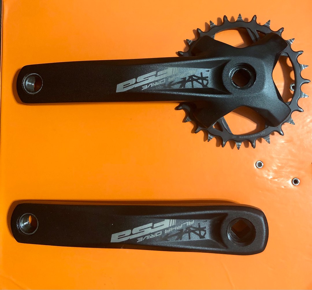 FSA crank set 28 tooth with BB (slightly used), Sports Equipment ...