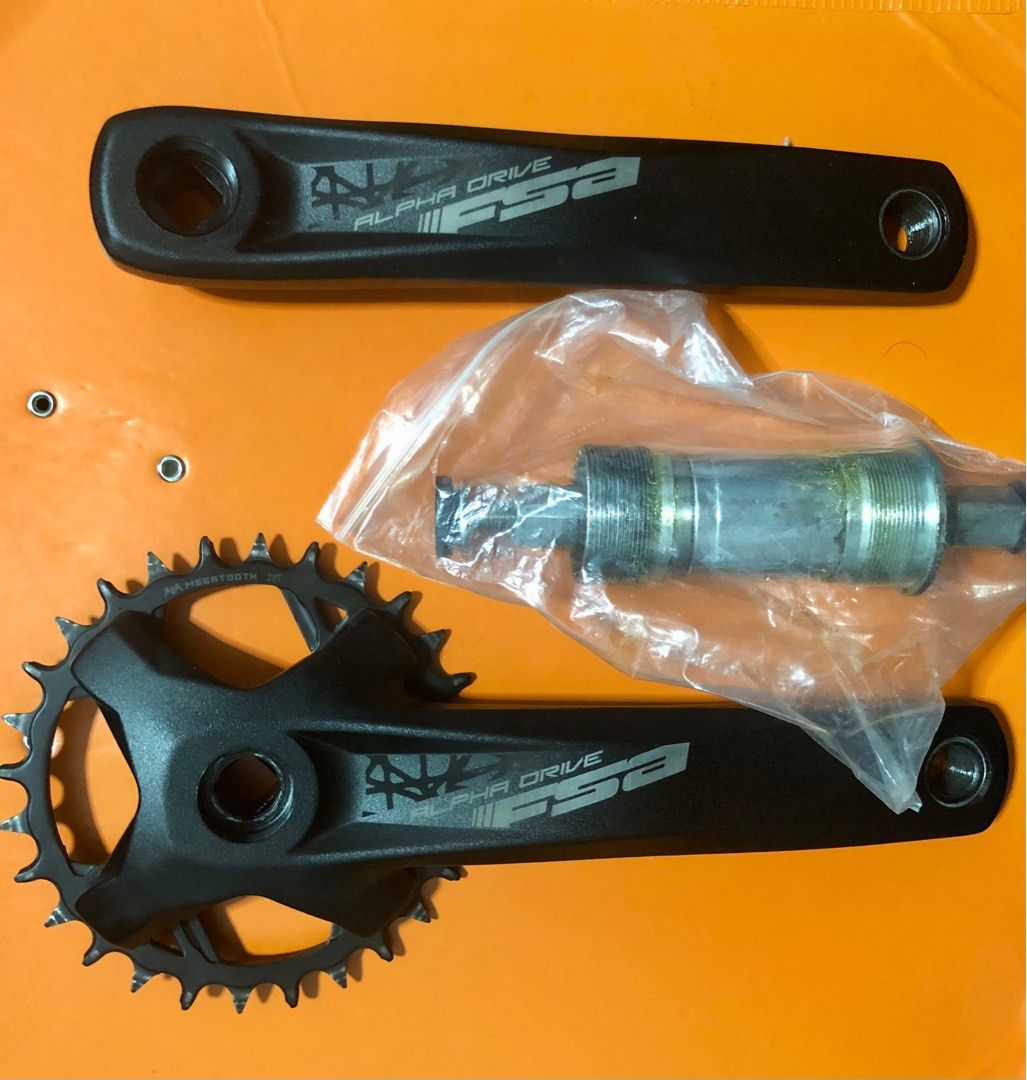 FSA crank set 28 tooth with BB (slightly used), Sports Equipment ...