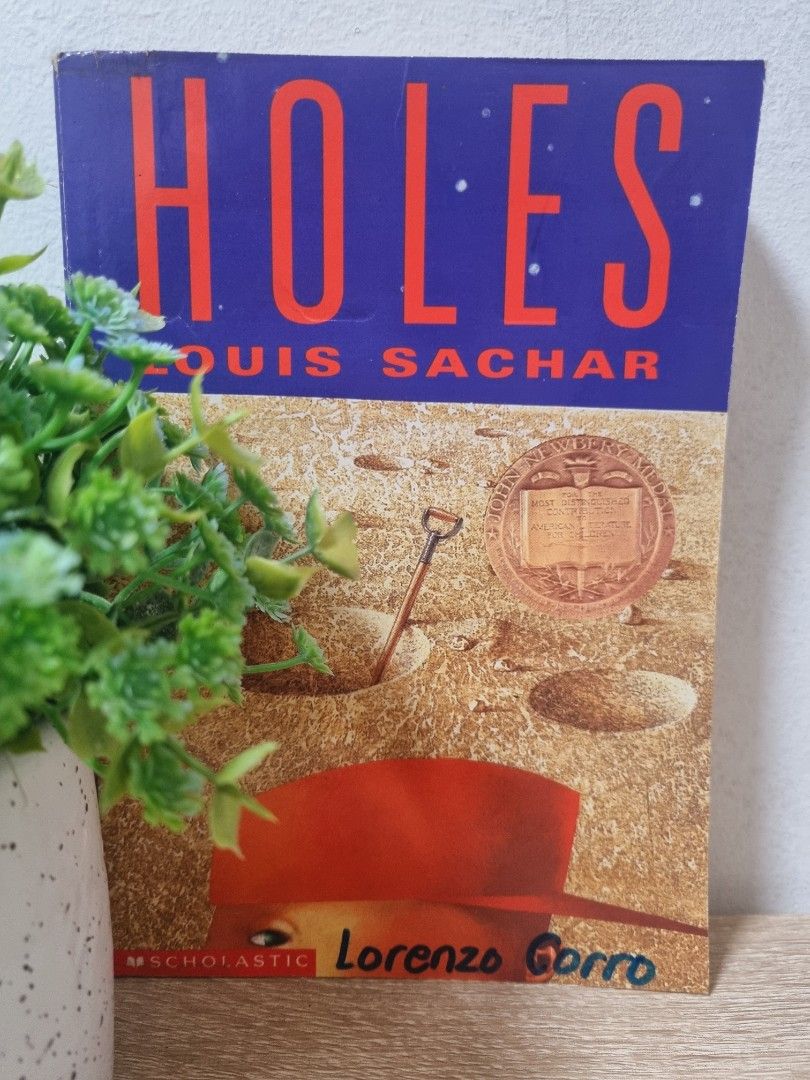 Holes by Louis Sachar, Hobbies & Toys, Books & Magazines, Fiction & Non ...