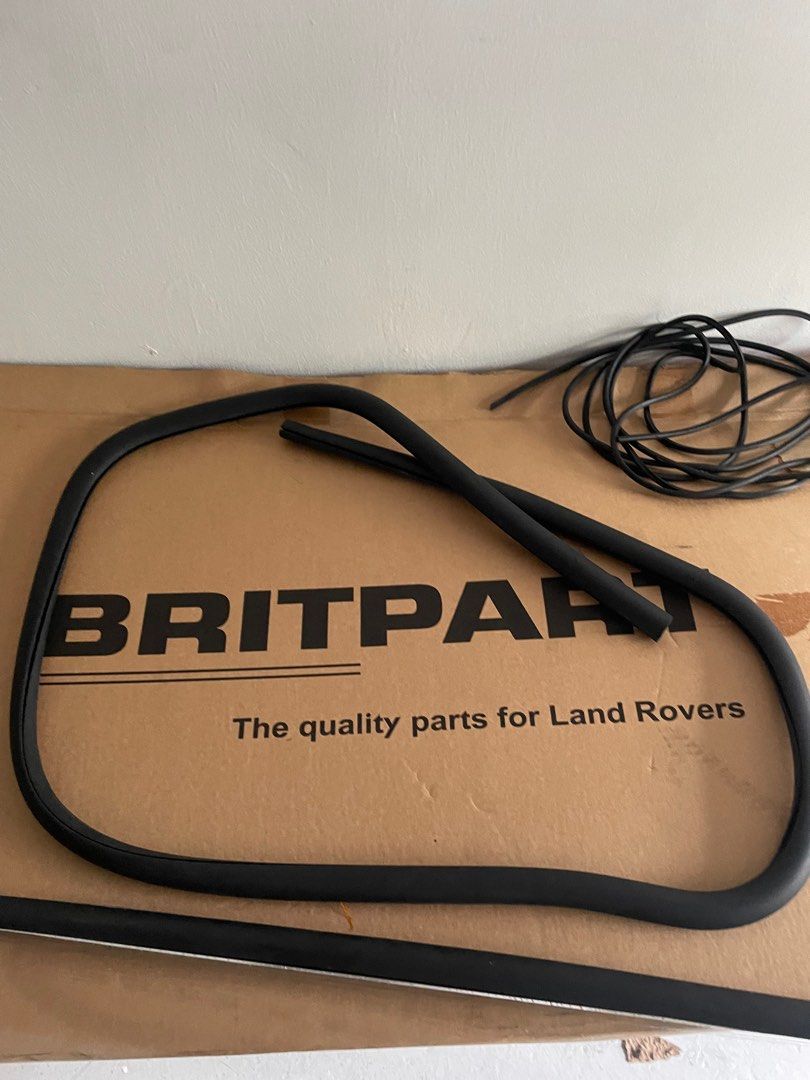 Land Rover side glass window ., Car Accessories, Accessories on Carousell