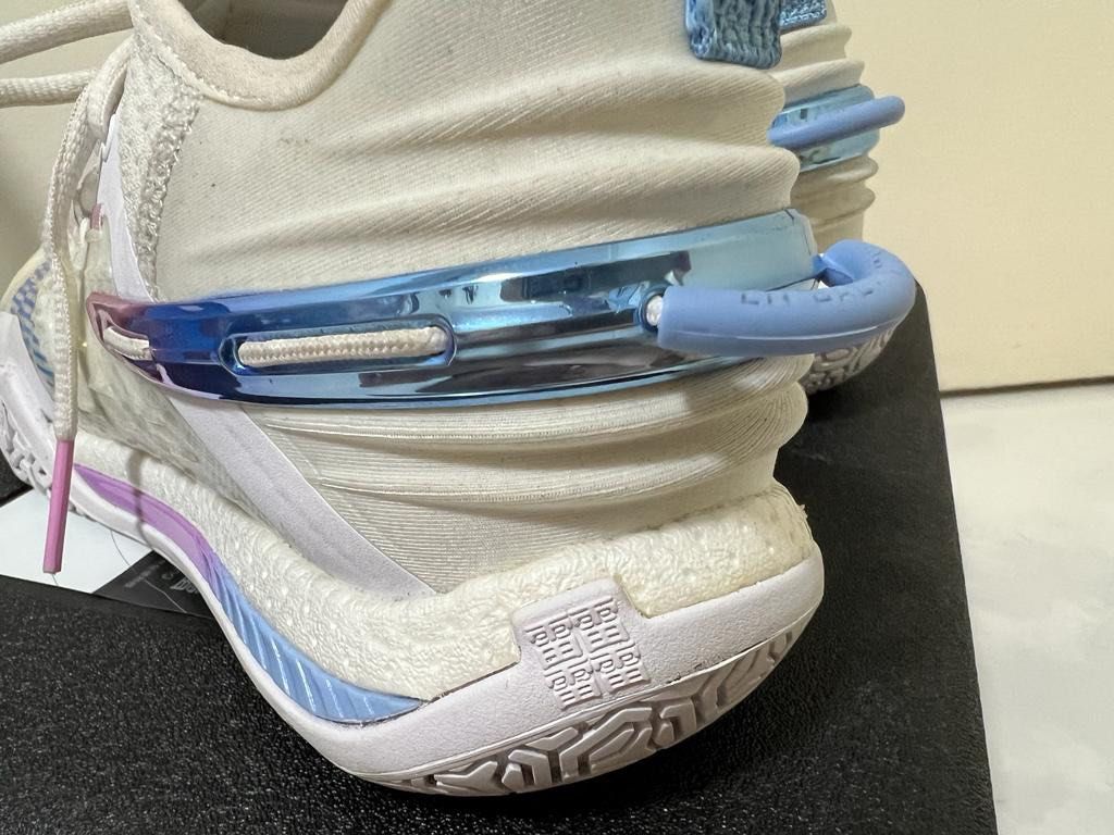 Li-Ning Saga Pro Badminton Shoes - 贴地飞行, Sports Equipment, Sports ...