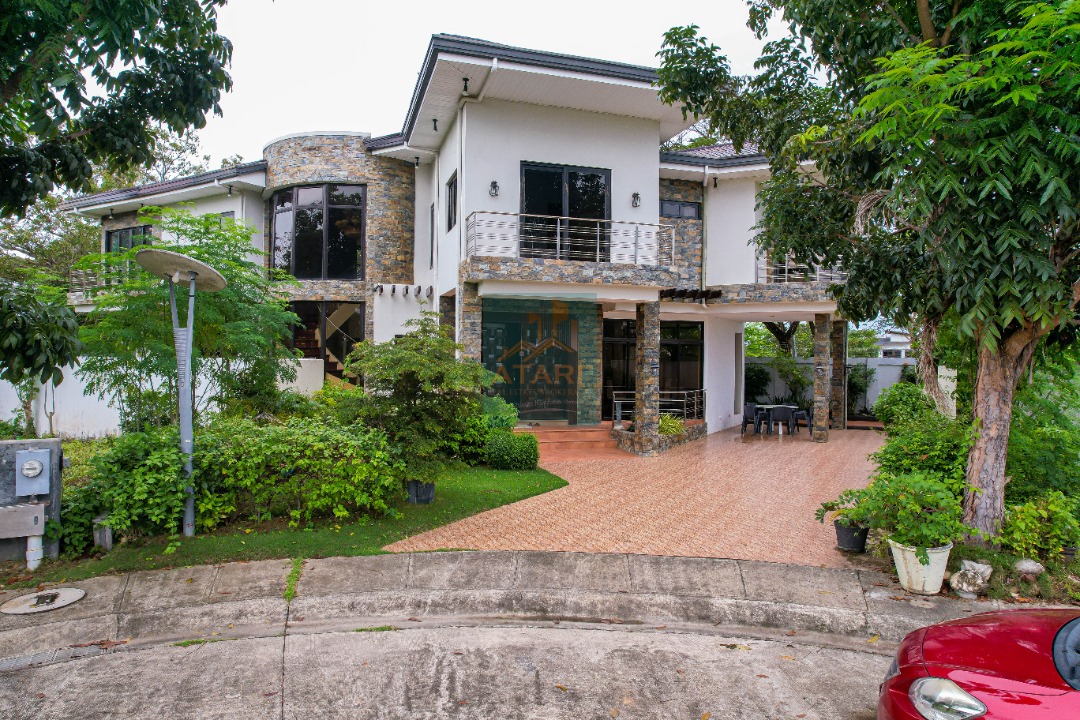 Luxurious Haven of Opulence: Exquisite 4-Bedroom Oasis with Pool and ...