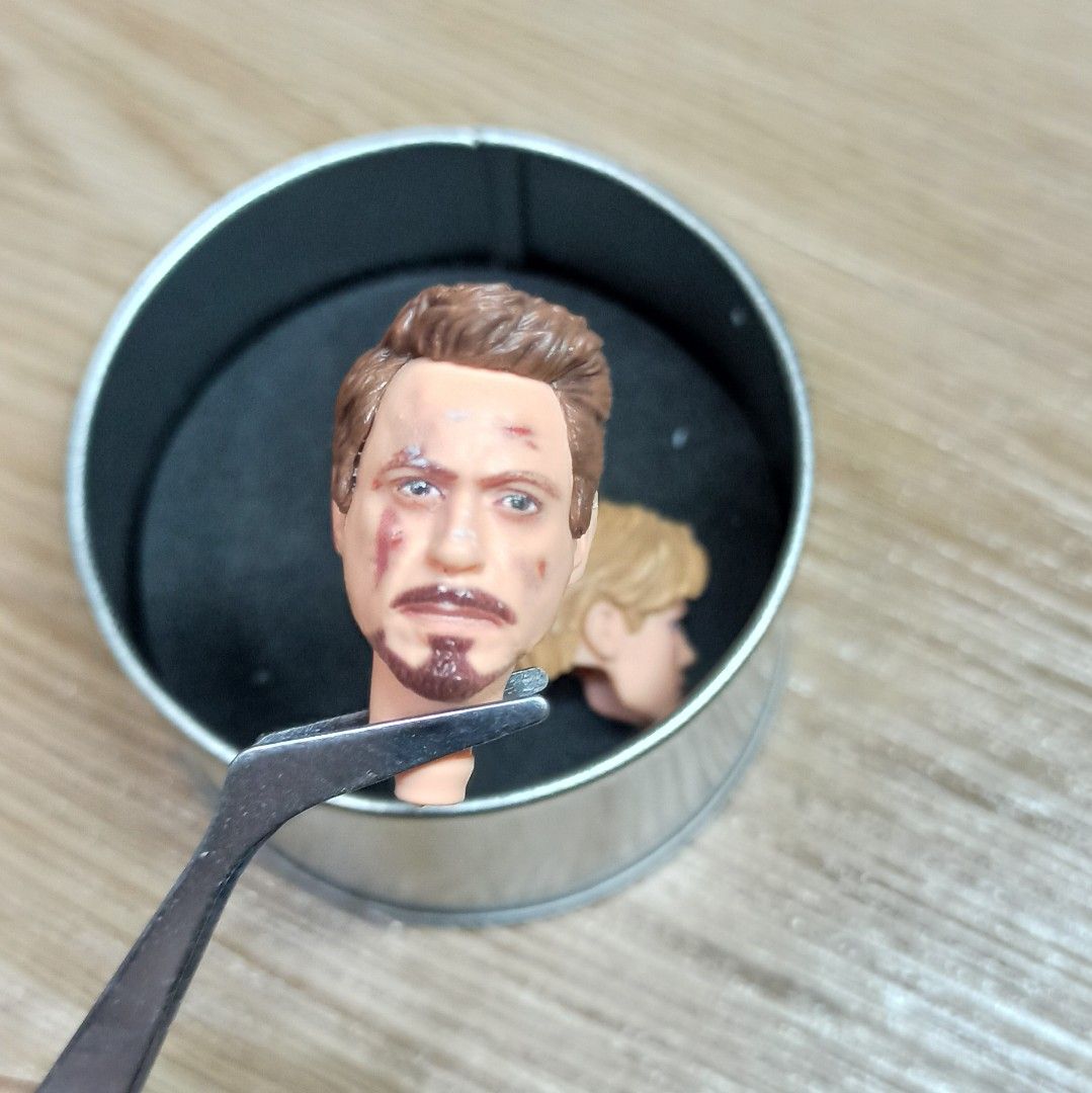 Marvel Legends Tony Stark battle damage and Captain Marvel head ...