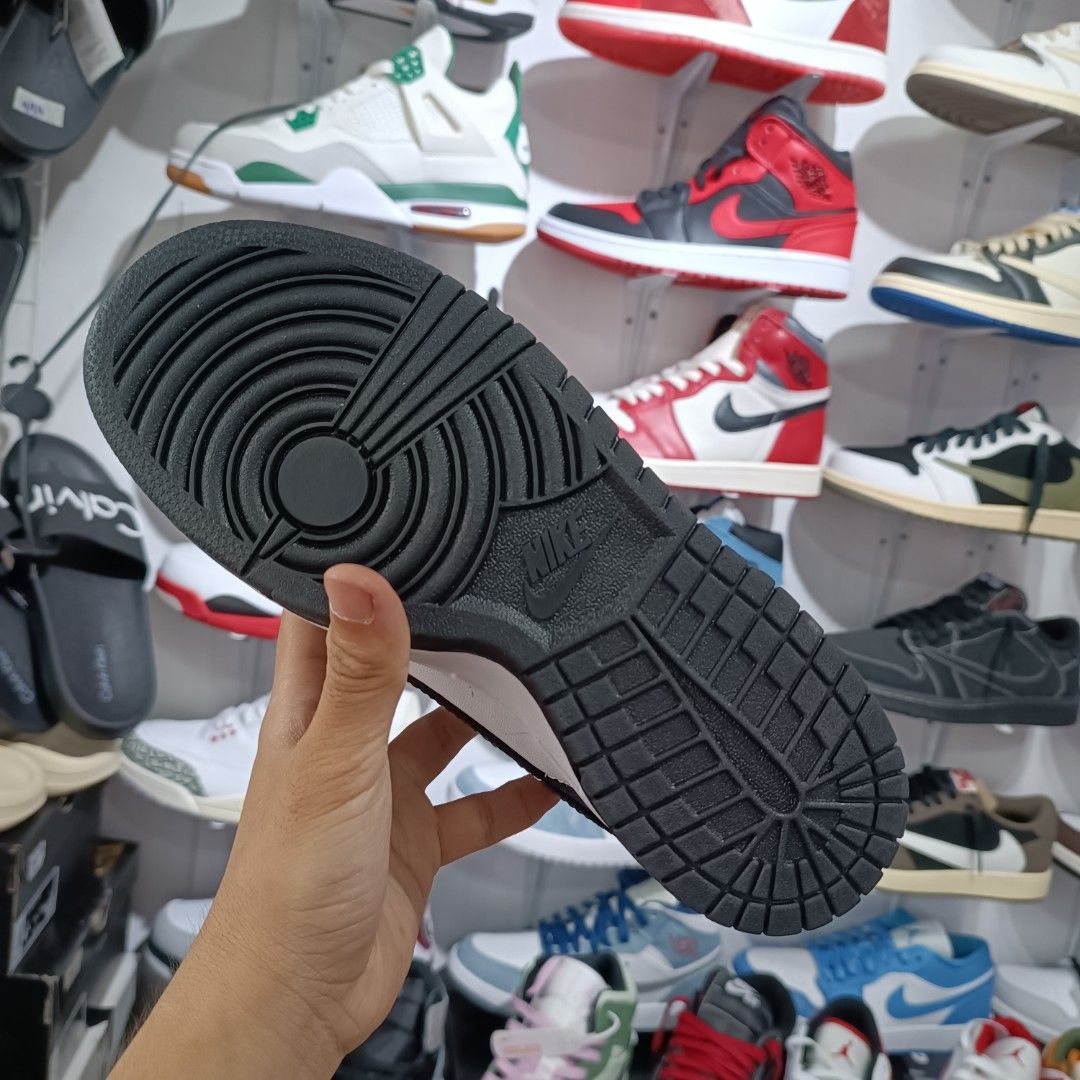 NIKE DUNK LOW PANDA, Men's Fashion, Footwear, Sneakers on Carousell