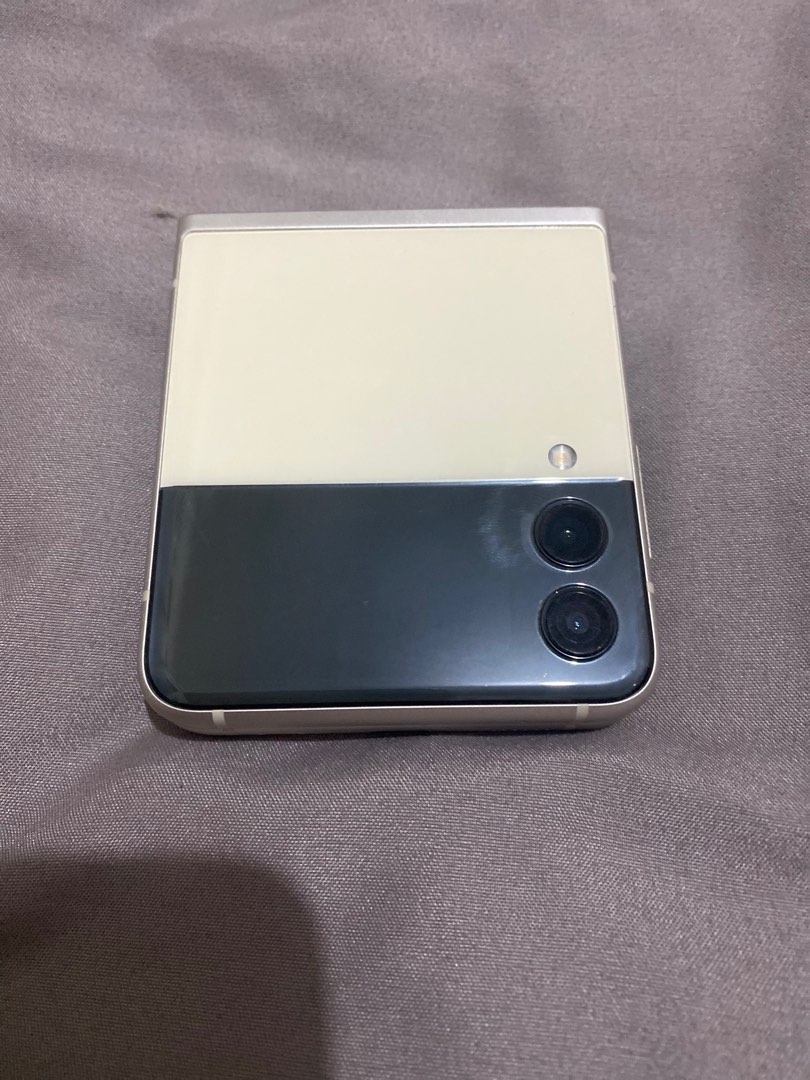 Samsung Zflip 3 5G 128GB on Carousell