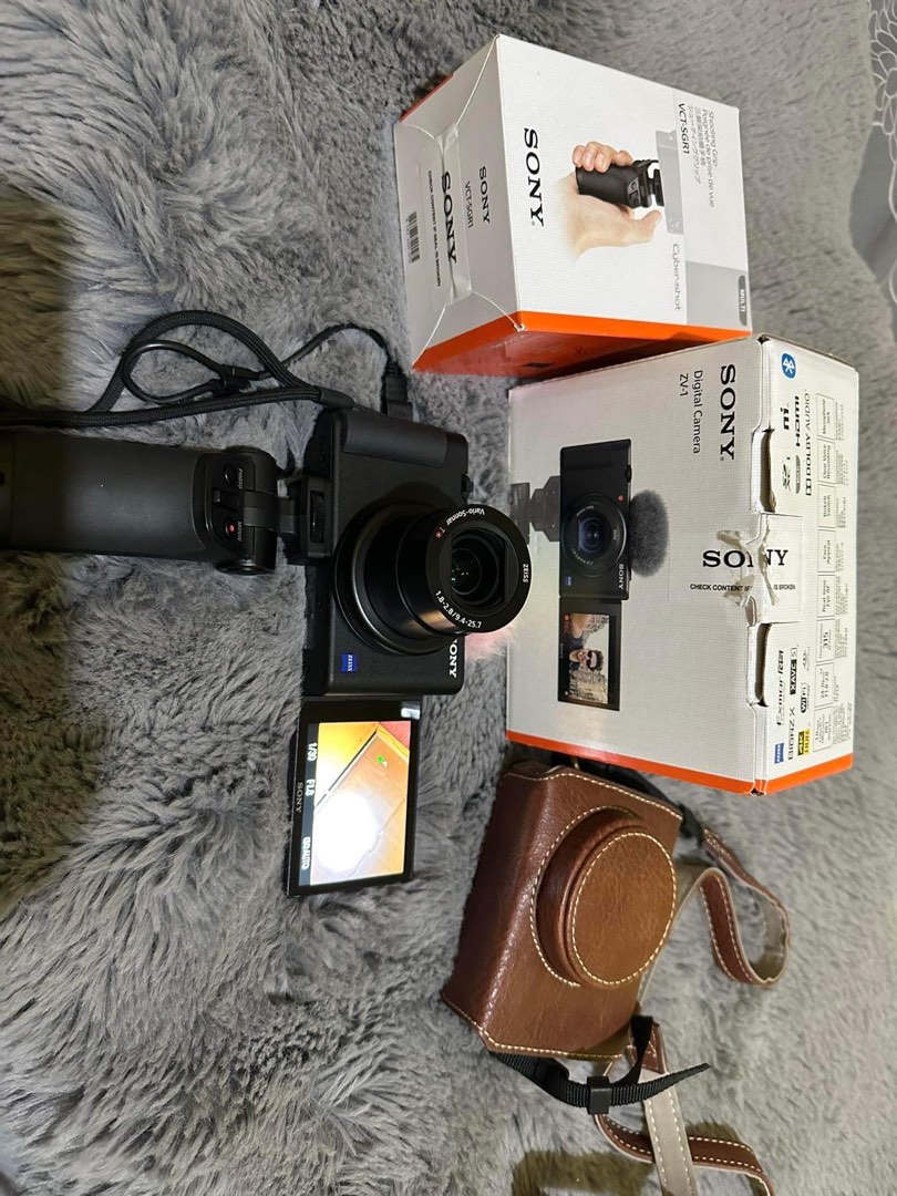 Sony zv-1 BN mever been use, Photography, Cameras on Carousell