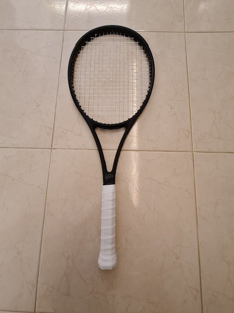 Tennis Racket: Prostaff RF 97, version 11, 340g, grip 3., Sports ...