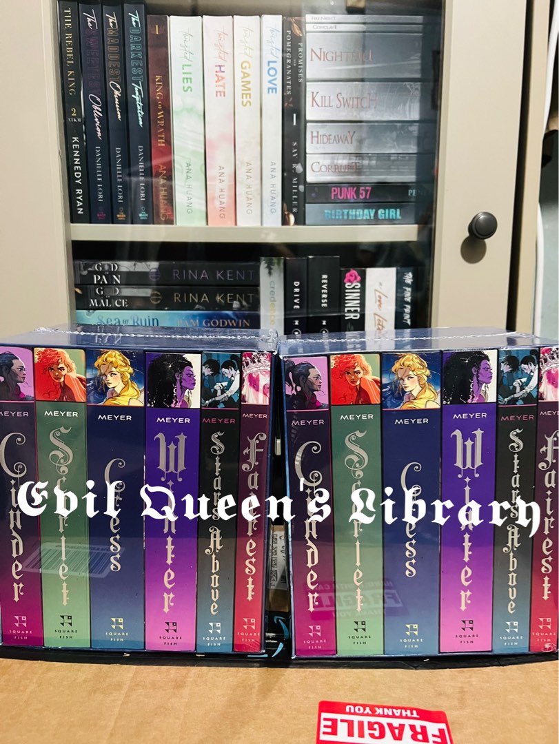 The Lunar Chronicles Boxed Set - Marissa Meyer on Carousell