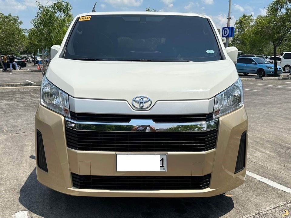 Toyota hi ace commuter deluxe on Carousell
