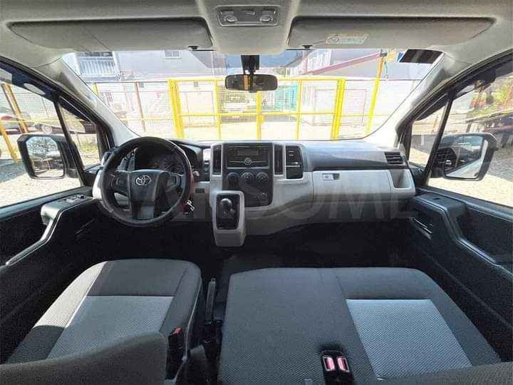 Toyota hi ace commuter deluxe on Carousell